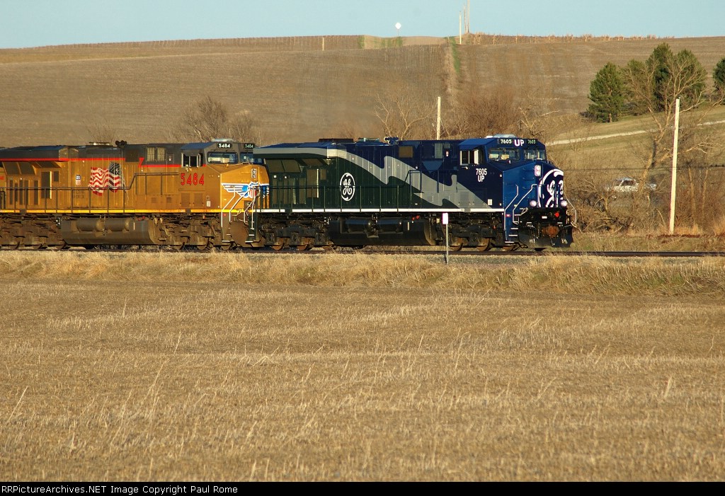 UP 7605 works the westbound KG2LB